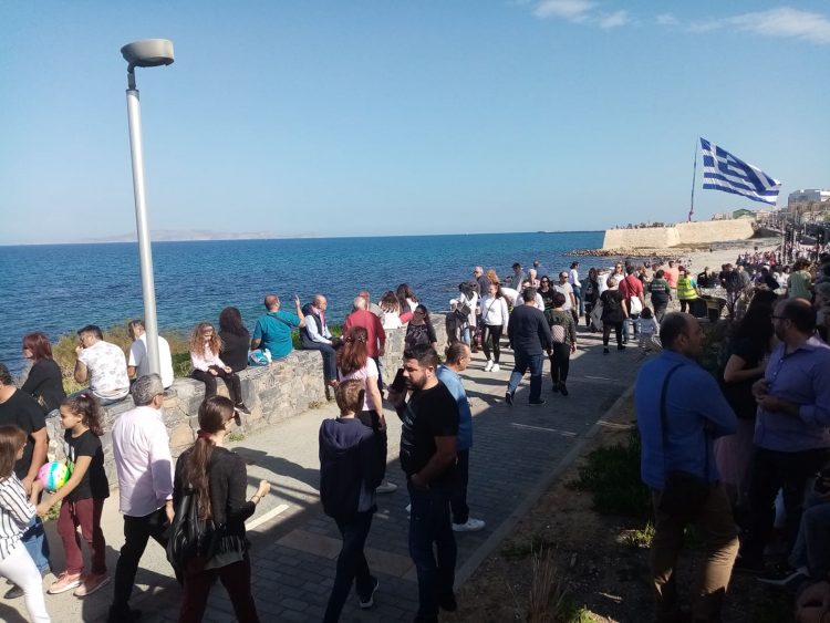 Όλο το Ηράκλειο συγκεντρώθηκε για την πτήση του F16 - Airnews